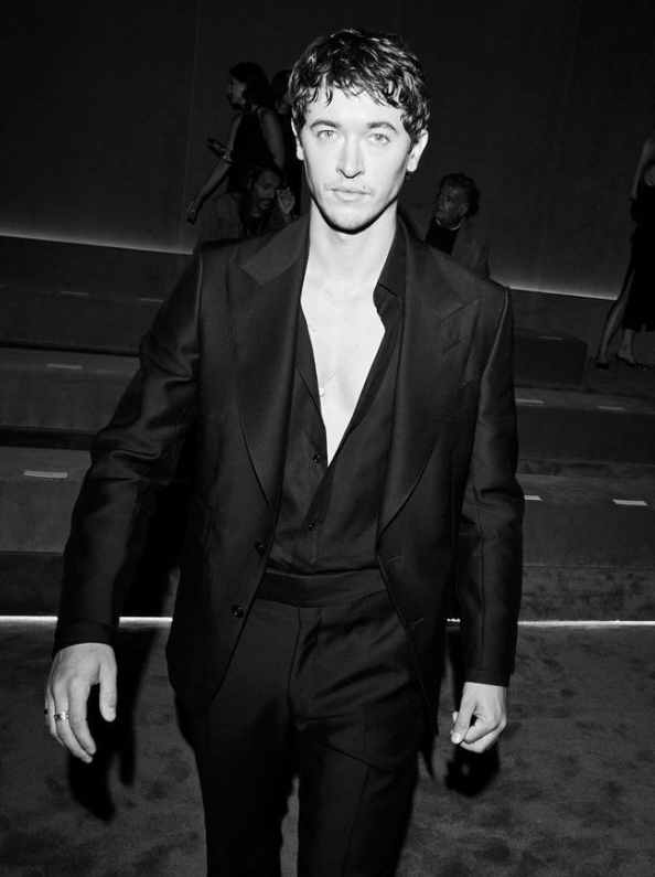 Tom Blyth Net Worth / Biography 2023: Movie, Series, Girlfriend, The ...