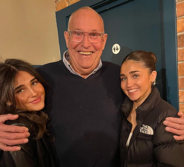 Sienna Walker Age, Height, Sister, Twin, Family, Outfit, TikTok ...