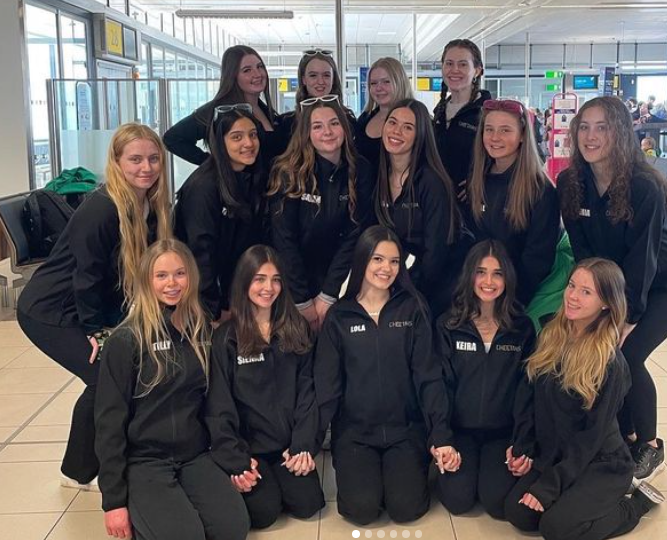 Sienna Walker Age, Height, Sister, Twin, Family, Outfit, TikTok ...