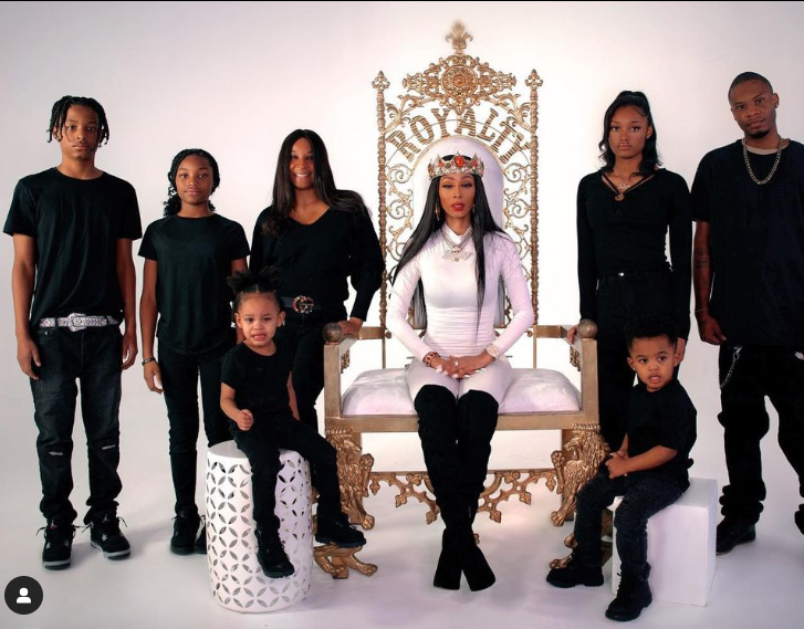 Royalty Johnson Age, Family, Husband, Height, Son, Daughter, Twin ...