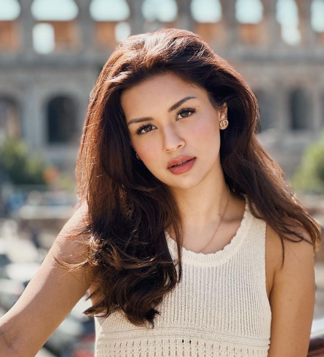 Who is Avneet Kaur? Net Worth, Age, Height, Family, Boyfriend ...