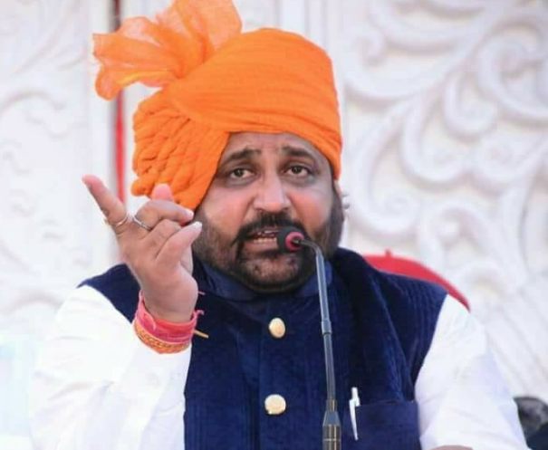 Who was Sukhdev Singh Gogamedi (Karni Sena Chief)? Age, Wife, Family, Children, Photo, Biography ...