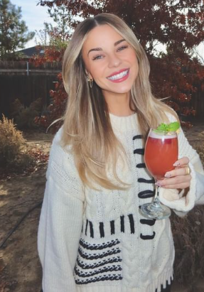 Who is Livswearingen? Age, Net Worth, Songs, Sister, Ex-boyfriend ...