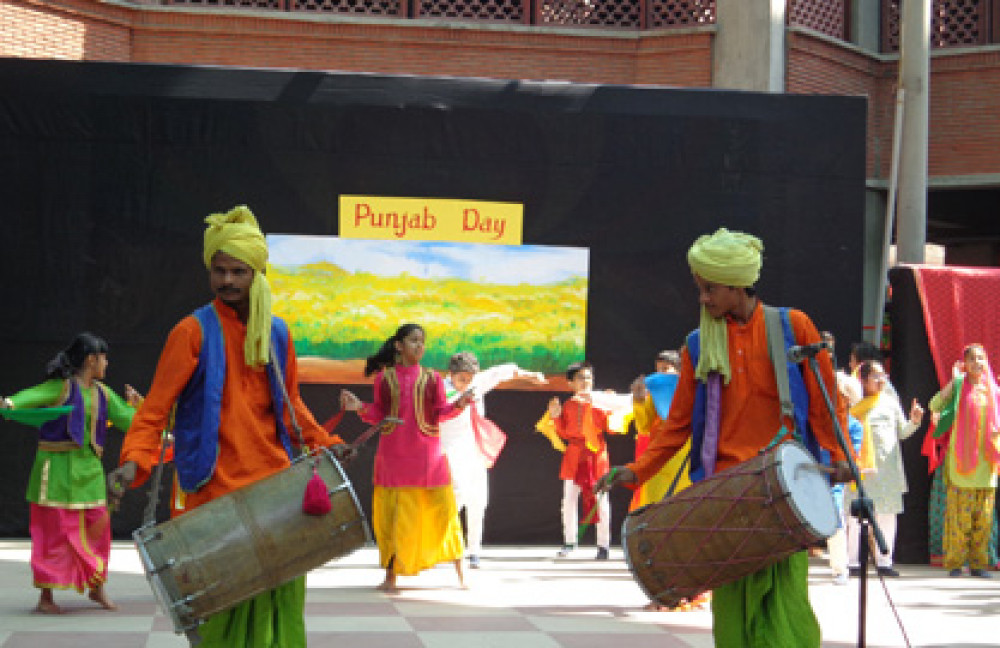 Step By Step School, Noida