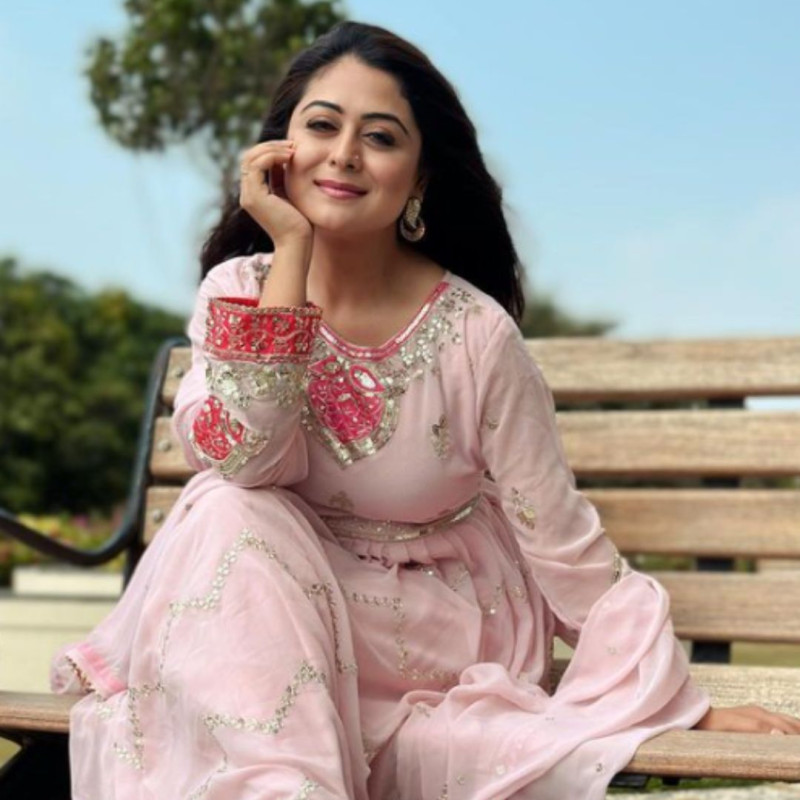 Falaq Naaz Net Worth 2023: Endorsement Salary Income, Age, Boyfriend ...