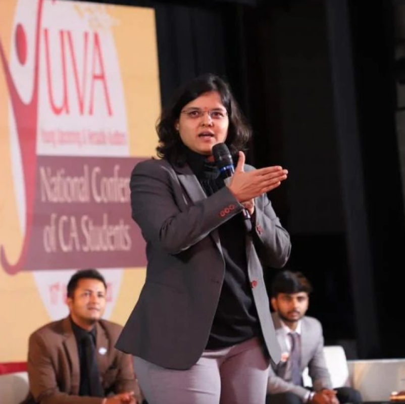 CA Rachana Ranade Net Worth 2023 | Age, Husband, Technical Analysis ...